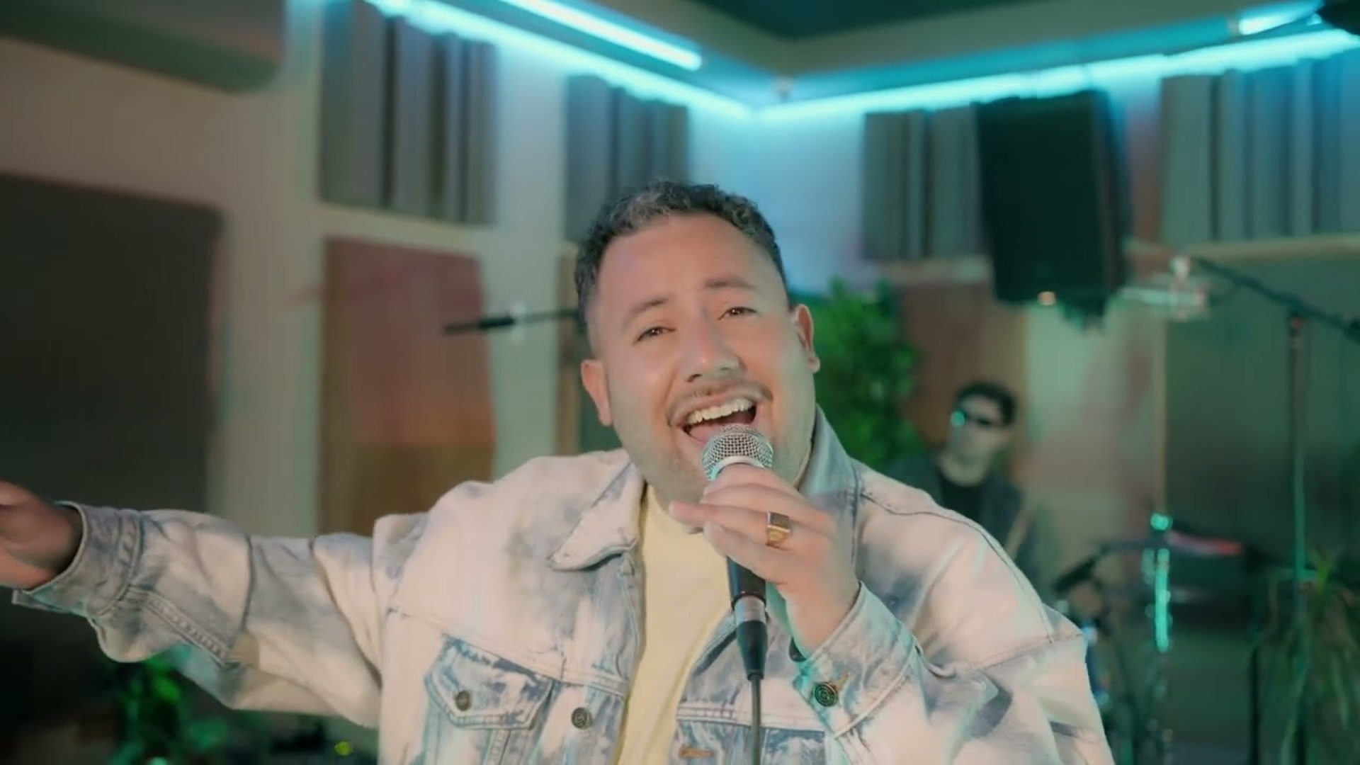 Tony Di Marco canta al plantón con ritmo y picardía - La Coope 102.7